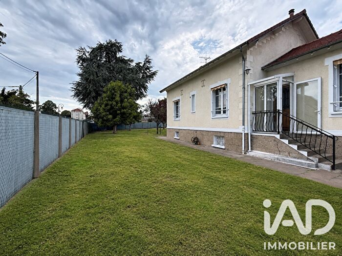 Le Mesnil-le-Roi : Maison 7 pièces à vendre