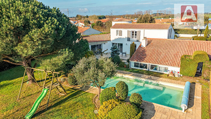 Maison à vendre - Givrand - 6 pièces - 5 chambres