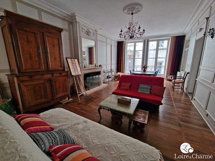 Appartement à vendre - Blois, Centre-ville - 8 pièces - 4 chambres