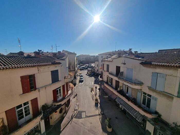 Appartement à louer - Centre Ville, Pont-Saint-Esprit - 3 pièces - 3 chambres