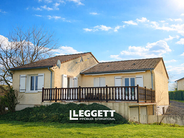 Maison à vendre - LIsle-Jourdain - 6 pièces - 5 chambres