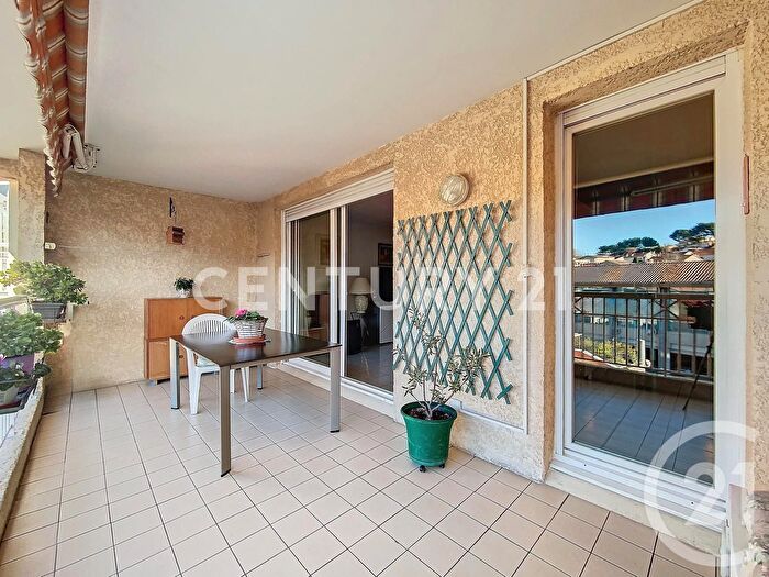 Appartement à vendre - Aubagne, Centre-ville, Beaumond - 3 pièces - 2 chambres