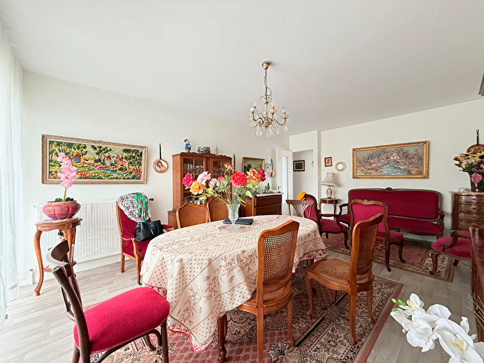 Appartement à vendre - Bourges, Aéroport, Vauvert, Pierrelay, Pissevieille - 5 pièces - 3 chambres