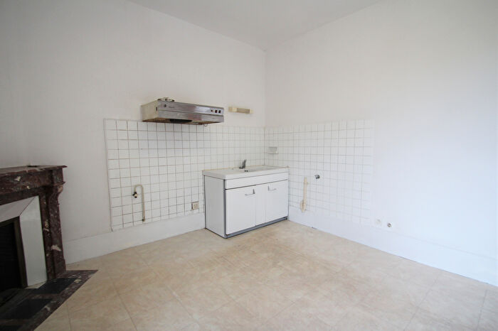 Appartement à louer - Saint-Léger-des-Vignes - 3 pièces - 2 chambres