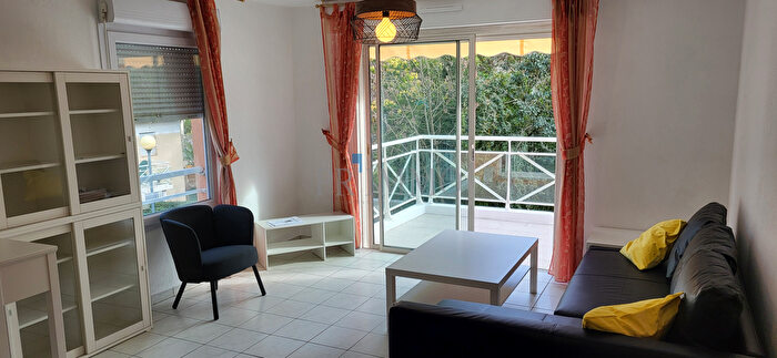 Appartement à louer - Saint-Raphaël, Les Arênes - 3 pièces - 2 chambres