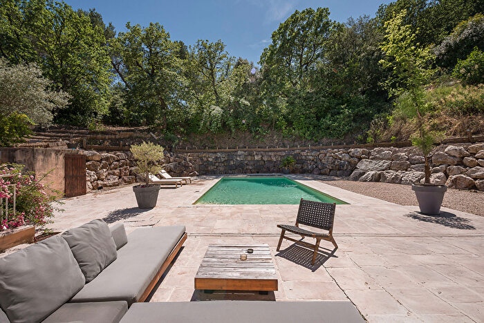 Maison 7 pièces à Saint-Marc-Jaumegarde, à vendre