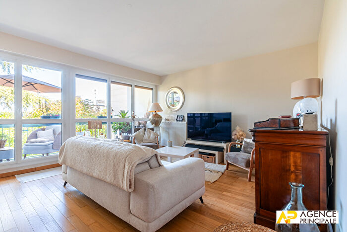 Le Mesnil-le-Roi : Appartement 4 pièces à vendre