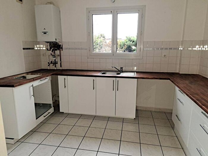 Appartement à louer - Saint-Donat-sur-lHerbasse - 4 pièces - 3 chambres