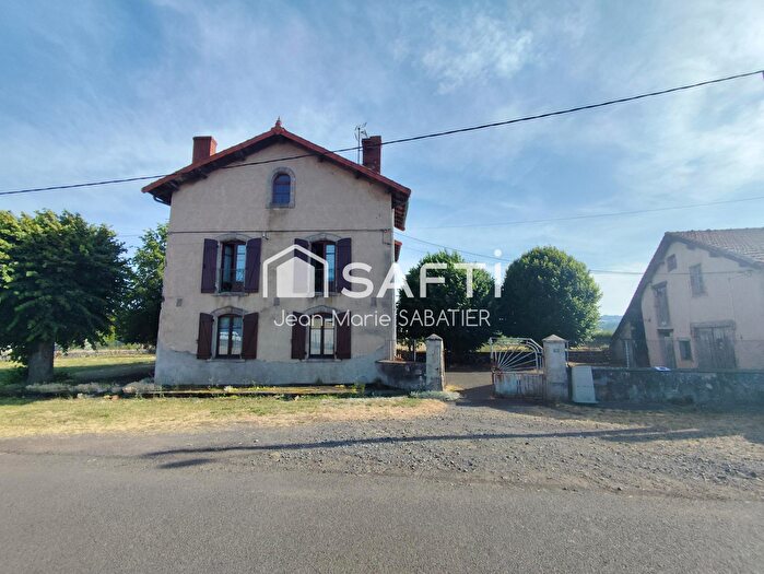 Maison 6 pièces à Vernassal, à vendre