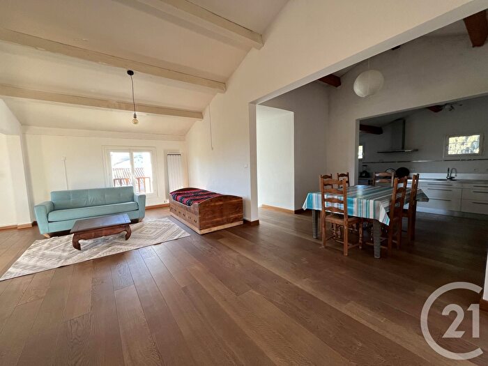 Appartement à louer - Arles, Trébon - 4 pièces - 2 chambres