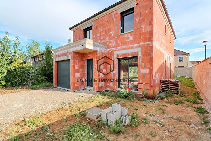 Maison 6 pièces à Mandres-les-Roses, à vendre