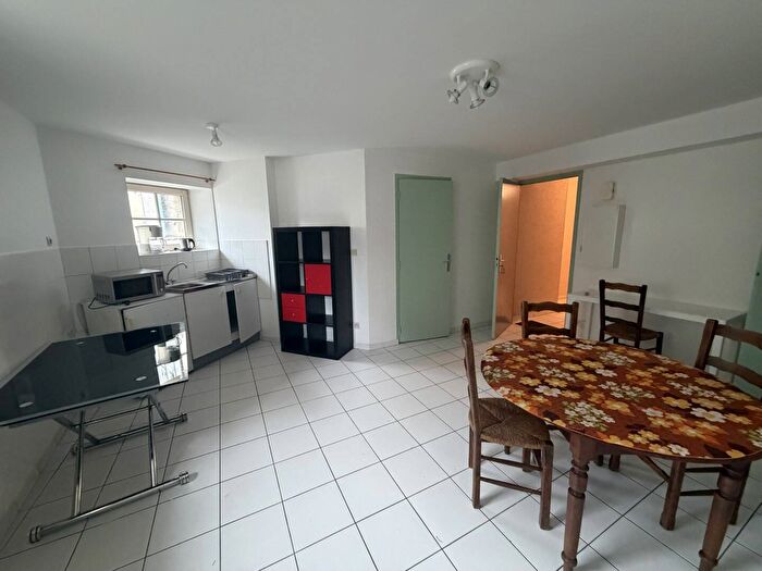 Appartement à louer - Brûlon - 2 pièces - 1 chambre