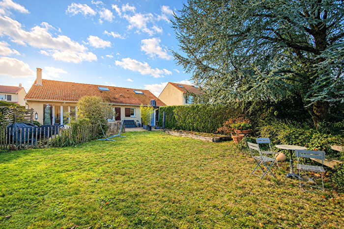 Maison à vendre - Voisins-le-Bretonneux - 6 pièces - 5 chambres