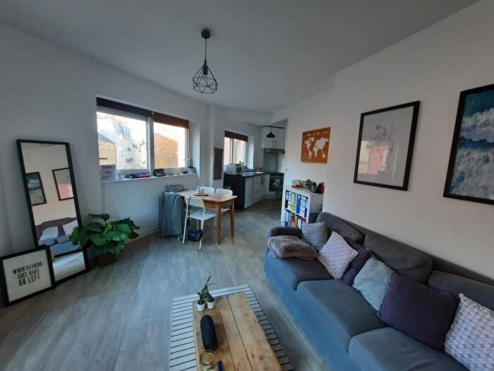 Quartiers Centre, Saint-Anne : Appartement 3 pièces à louer