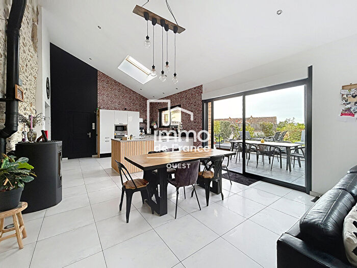 Maison à vendre - Saint-Berthevin - 6 pièces - 3 chambres