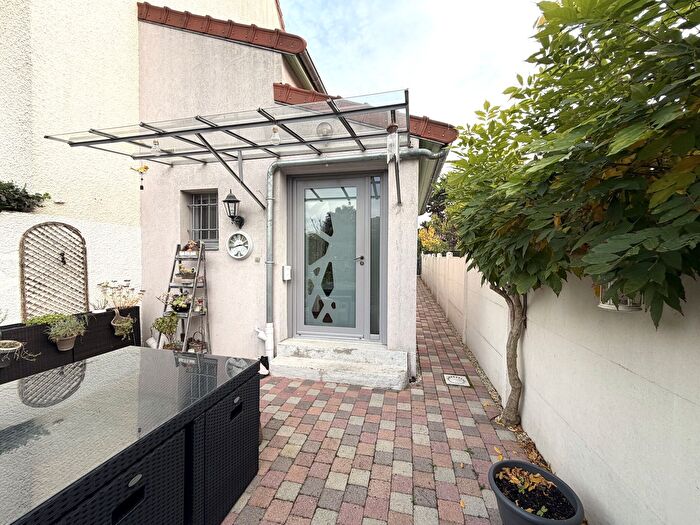 Maison à vendre - Rueil-Malmaison, Plaine Gare - 2 pièces - 1 chambre