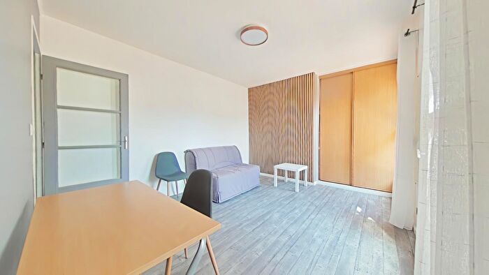 Appartement à louer - Saint-Étienne, Jacquard, Préfecture - 1 pièce - 1 chambre