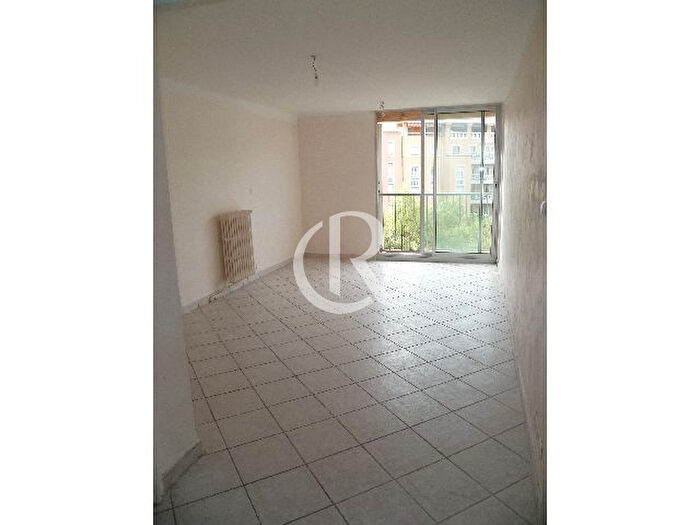 Appartement à louer - Hyères, Centre-ville - 3 pièces - 2 chambres