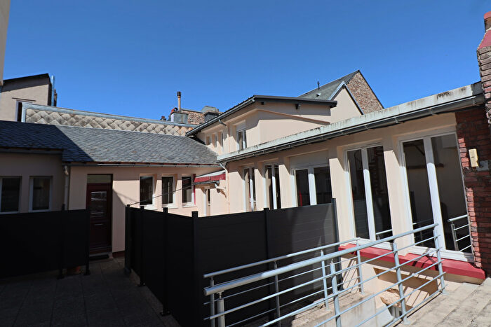 Appartement à vendre - La Bourboule - 6 pièces - 4 chambres