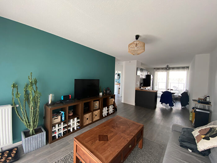 Appartement à vendre - Seilh - 3 pièces - 2 chambres