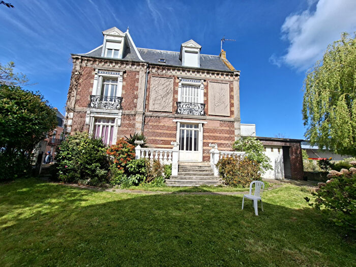 Maison 10 pièces à Le Tréport, à vendre
