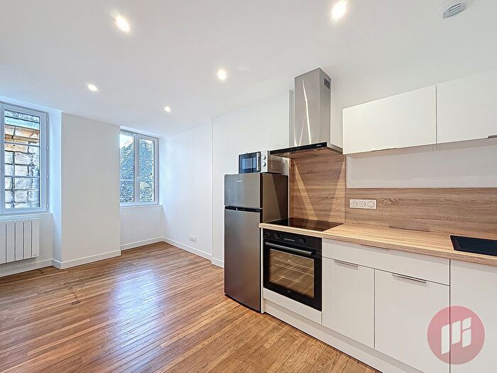 Appartement à louer - Brive-la-Gaillarde, Centre-ville, Pont Cardinal, Champanatier - 2 pièces - 1 chambre