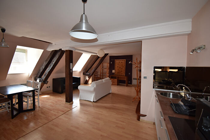 Appartement à louer - Beaune, Centre-ville - 2 pièces - 1 chambre