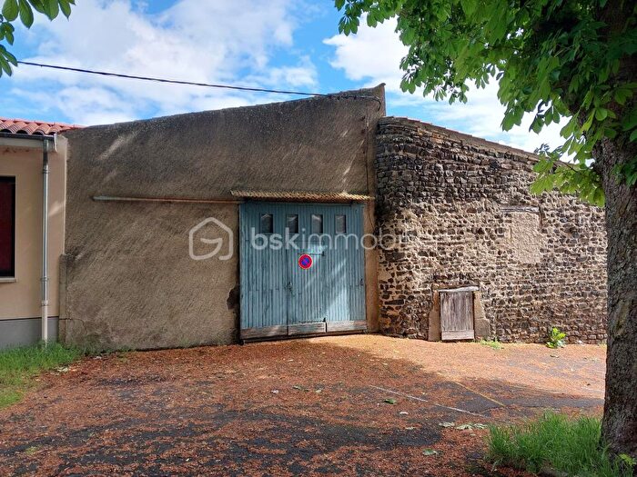 Saint-Sandoux : Maison 1 pièce à vendre