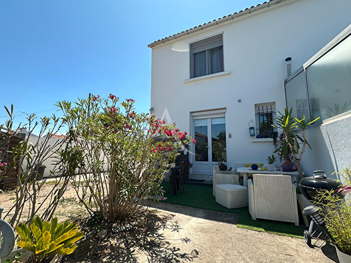 Maison à vendre - Saint-Gilles-Croix-de-Vie - 3 pièces - 2 chambres