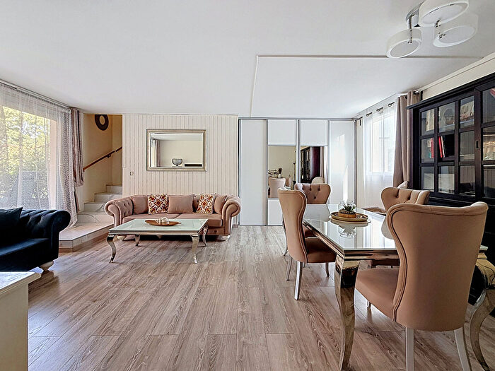 Le Plessis-Robinson, Cité Haute : Appartement 4 pièces à vendre