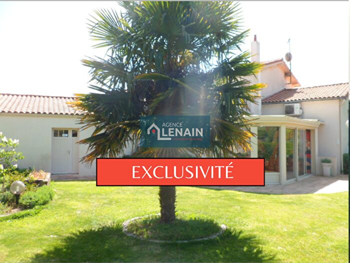 Les Châtelliers-Châteaumur - Maison 8 pièces à vendre
