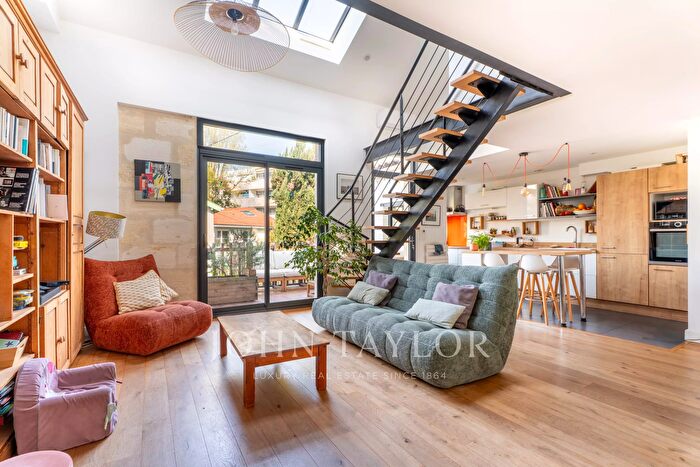 Maison à louer - Bordeaux, Sainte-Clotilde - 6 pièces - 3 chambres