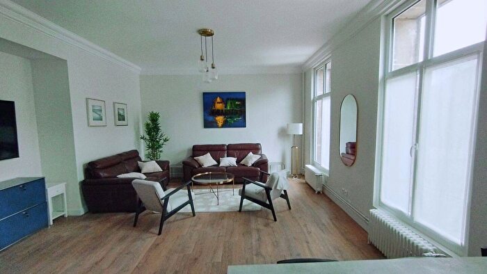 Appartement à louer - Martroi-Cathédrale, Orléans - 1 pièce - 6 chambres