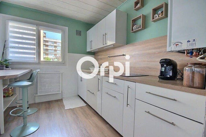 Centre Ville, Maurepas : Appartement 4 pièces à louer