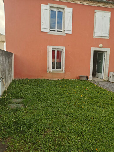 Maison à louer - Ozenx-Montestrucq - 4 pièces - 3 chambres