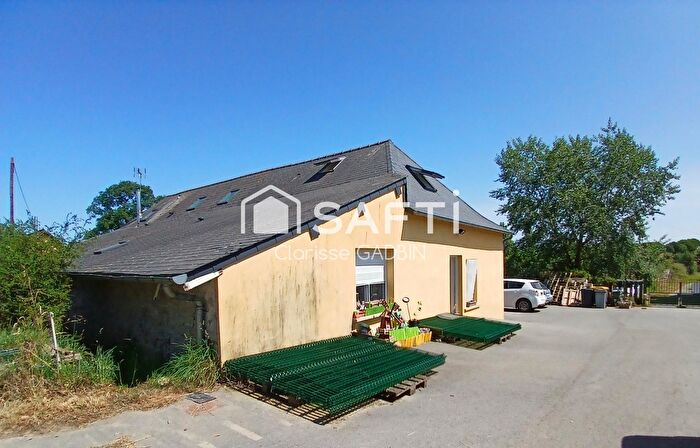 Brains-sur-les-Marches : Maison 11 pièces à vendre