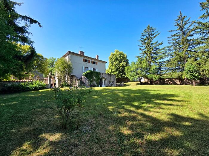 Glaine-Montaigut : Maison 10 pièces à vendre