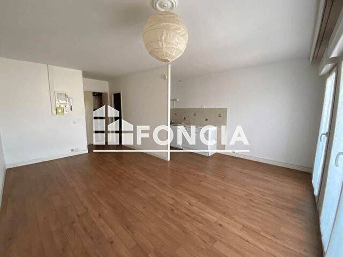 Appartement à louer - Barbâtre-Saint Remy-Verrerie, Reims - 1 pièce