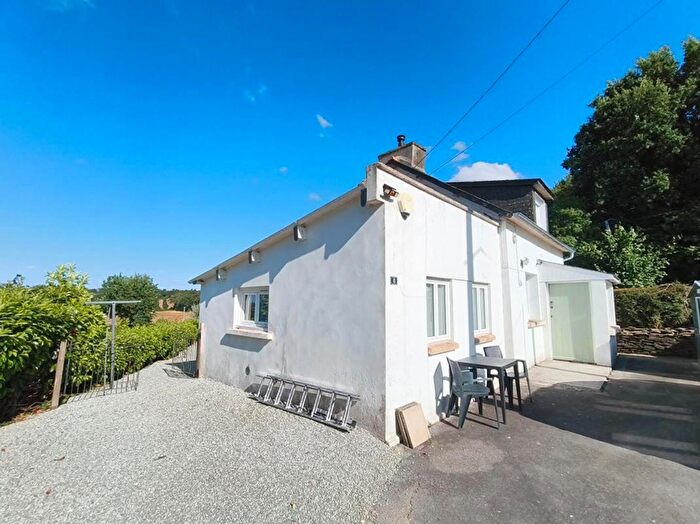 Maison 4 pièces à Landeleau, à vendre