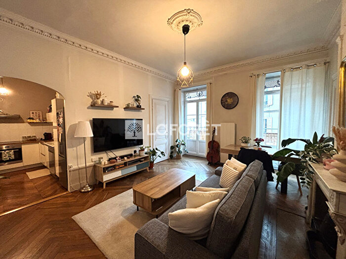 Appartement à vendre - Givors, Centre-ville - 3 pièces - 2 chambres