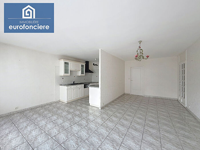 Appartement à louer - Troyes, Saint-Martin - 3 pièces - 2 chambres