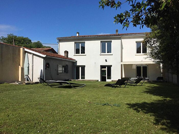 Maison à louer - Croix de Leysotte-Chanteloiseau-Saint Bris, Villenave-dOrnon - 5 pièces - 4 chambres