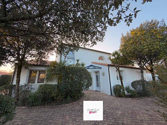 Maison à vendre - Challans, Route de Cholet, Route de la Roche-sur-Yon - 6 pièces - 3 chambres