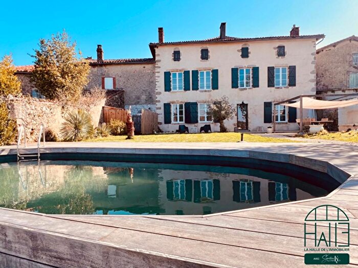 Maison à vendre - Confolens - 9 pièces - 6 chambres