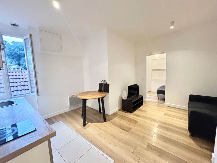 Appartement à louer - Saint Sylvestre, Nice - 2 pièces - 1 chambre