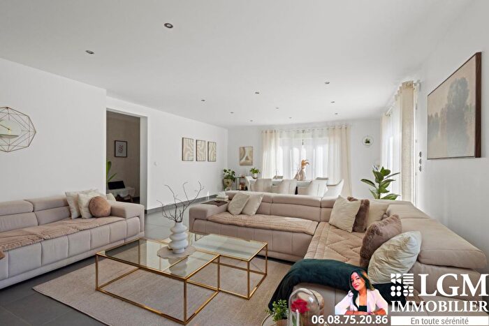 Maison à vendre - Salon-de-Provence, Lurian, Guinemer, Basses Viougues - 5 pièces - 4 chambres