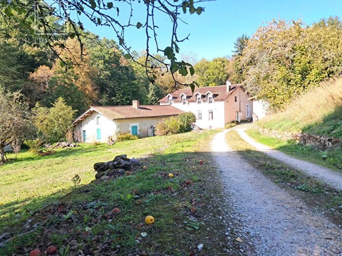 Maison 4 pièces à Saint-Martial-de-Valette, à vendre