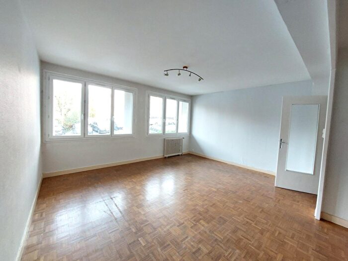 Appartement à louer - Firminy, Centre-ville - 4 pièces - 2 chambres