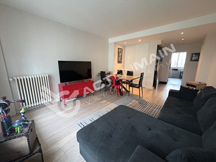 Appartement à vendre - Saint-Cyr-sur-Loire, République, Fosses Boissées, Hôtel de ville - 3 pièces - 2 chambres