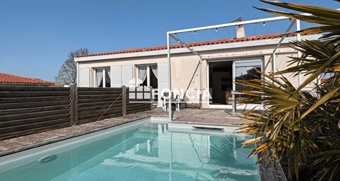 Maison à vendre - Angoulins - 7 pièces - 6 chambres